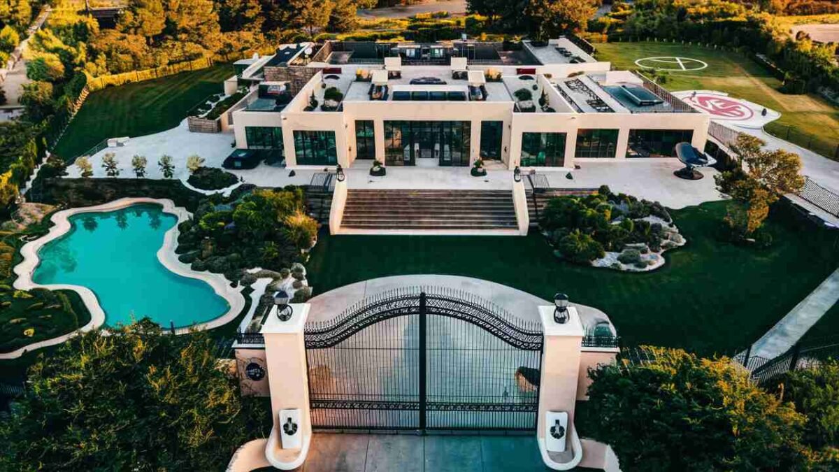 Massive $1.2 Million Blueface House In Dale Ct, Chatsworth, California ...